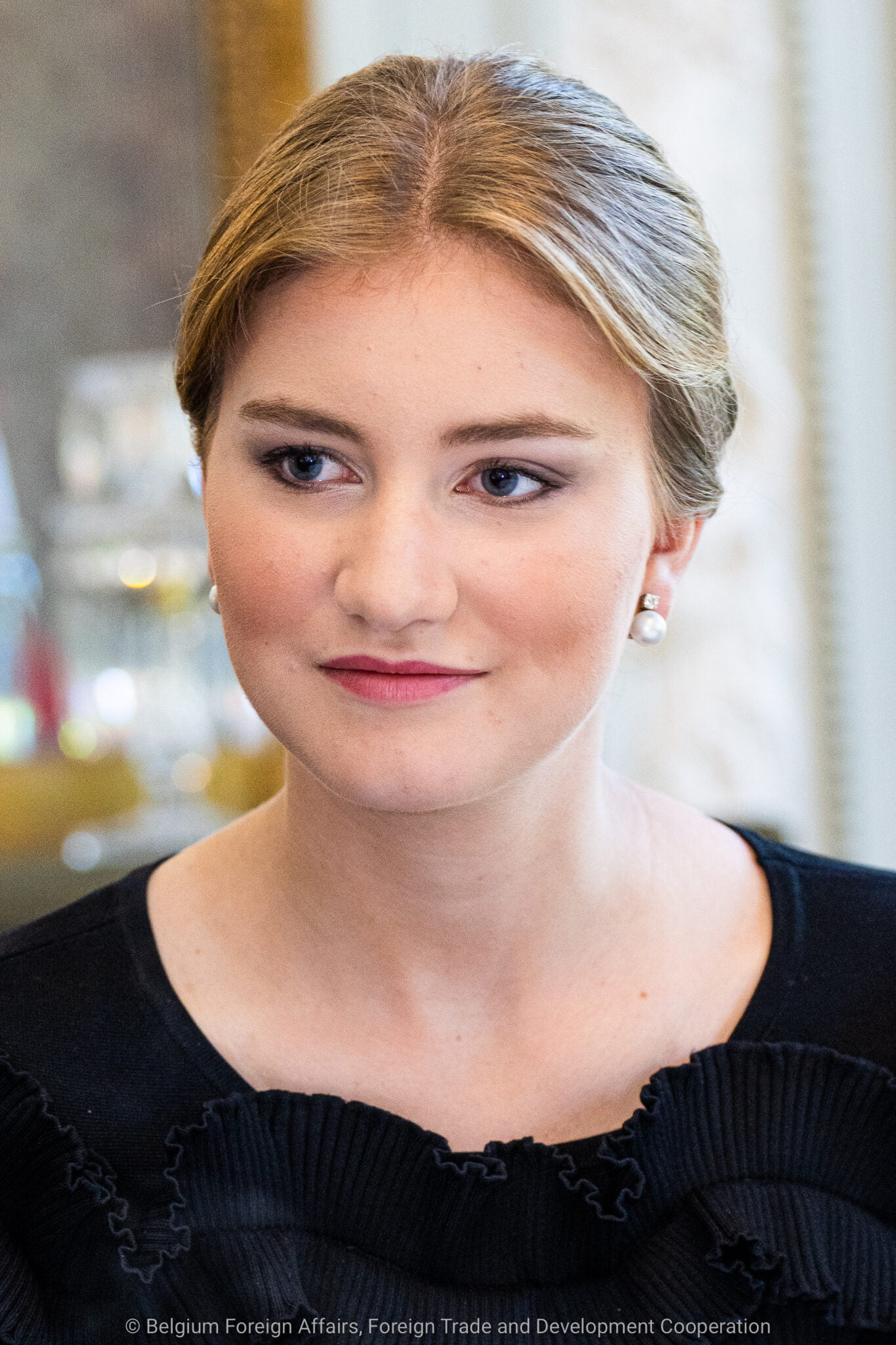 Elisabeth tekent het rouwregister voor Elizabeth – All Things Amalia