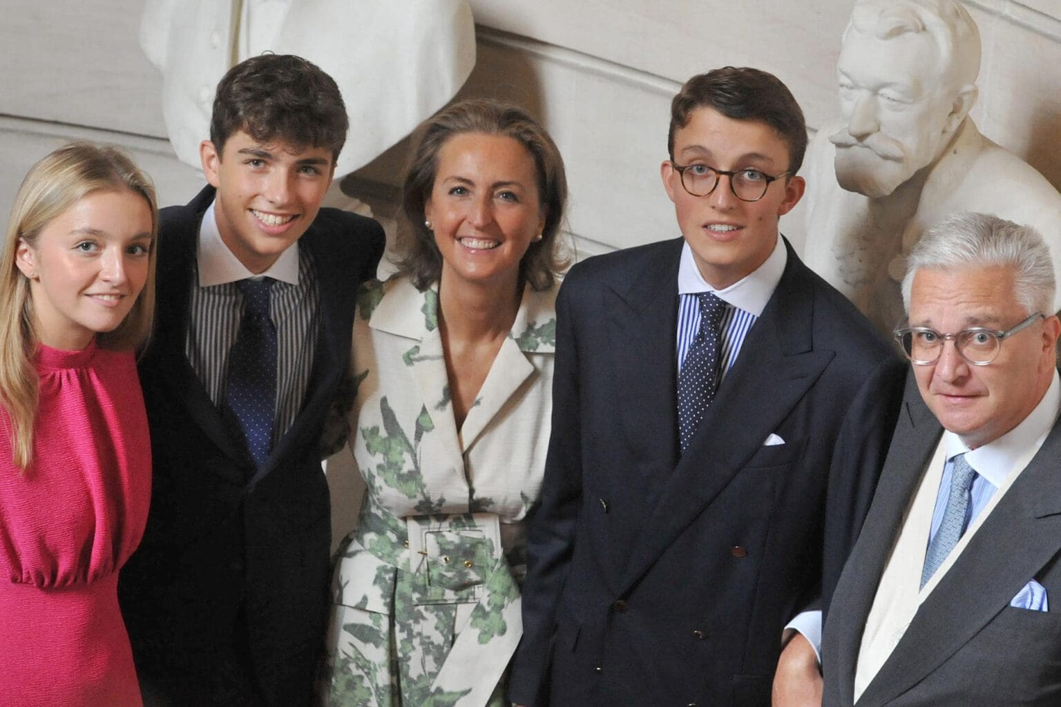 Twin-prinsen Aymeric en Nicolas (17) doen een James Bond'je – All ...