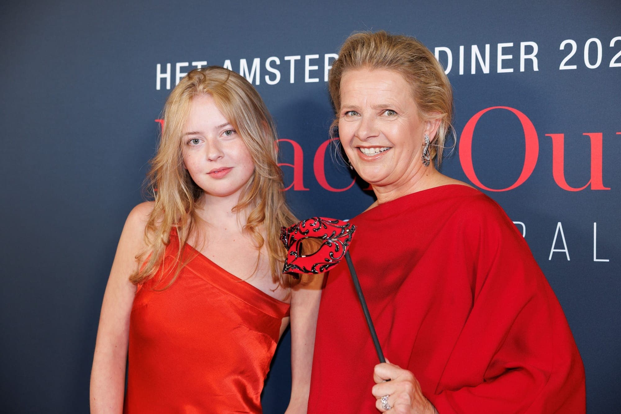 Cherry Red: Amalia heeft dé kleurentrend van 2025 al lang in haar kast ...